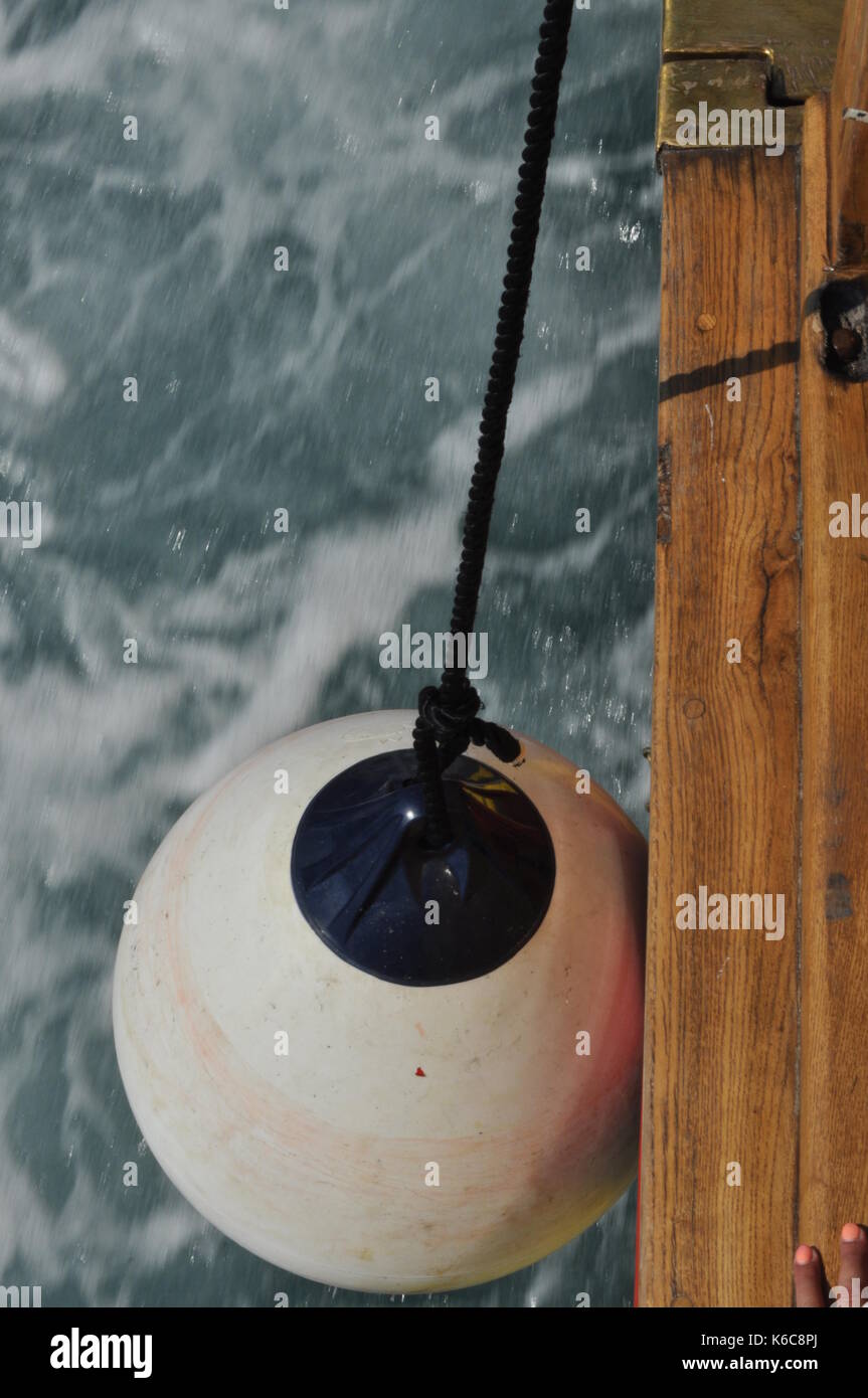 Sagging rope hi-res stock photography and images - Alamy