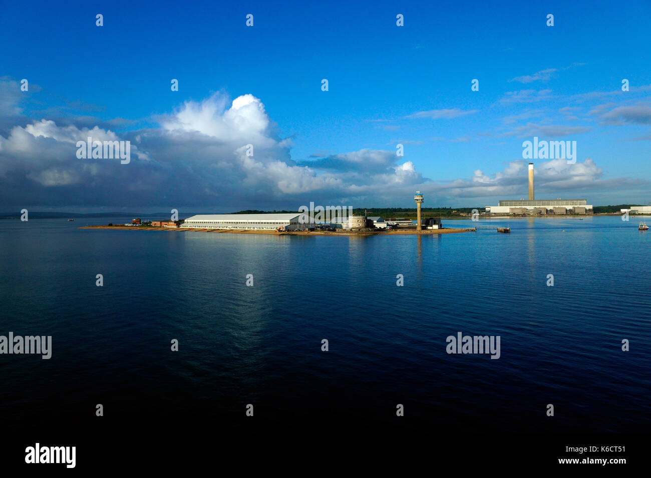 CALSHOT SPIT, CASTLE, TOWER AND HANGAR Stock Photo - Alamy