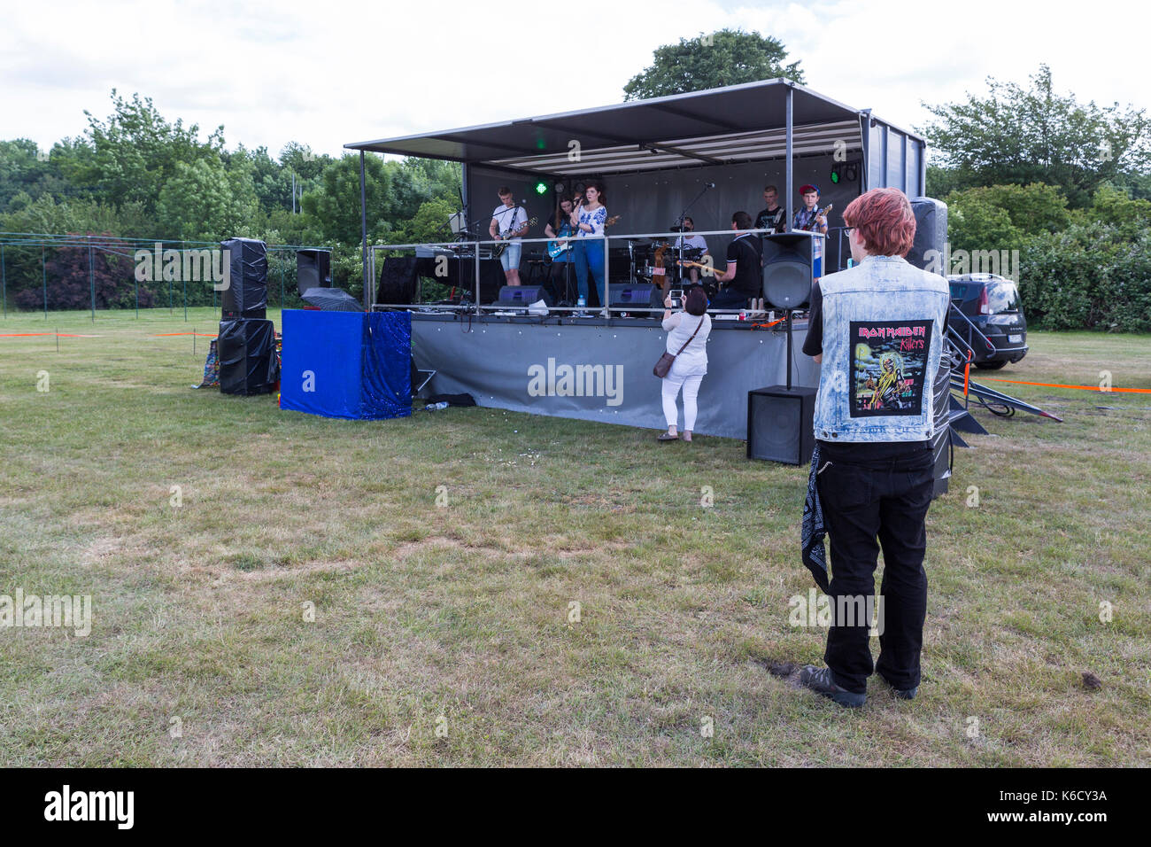 Empty concert stage hi-res stock photography and images - Alamy