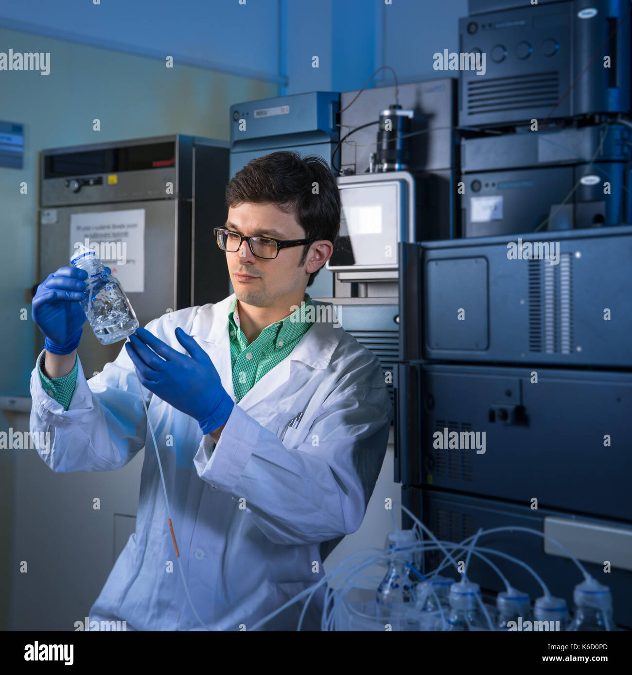 Senior male researcher carrying out scientific research in a lab ...