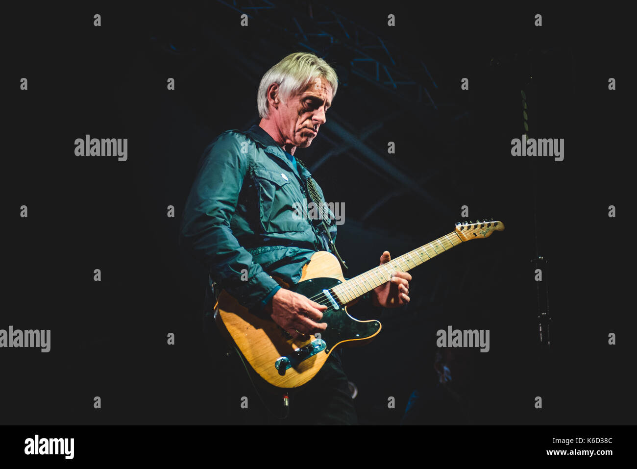 Paul weller telecaster hi-res stock photography and images - Alamy