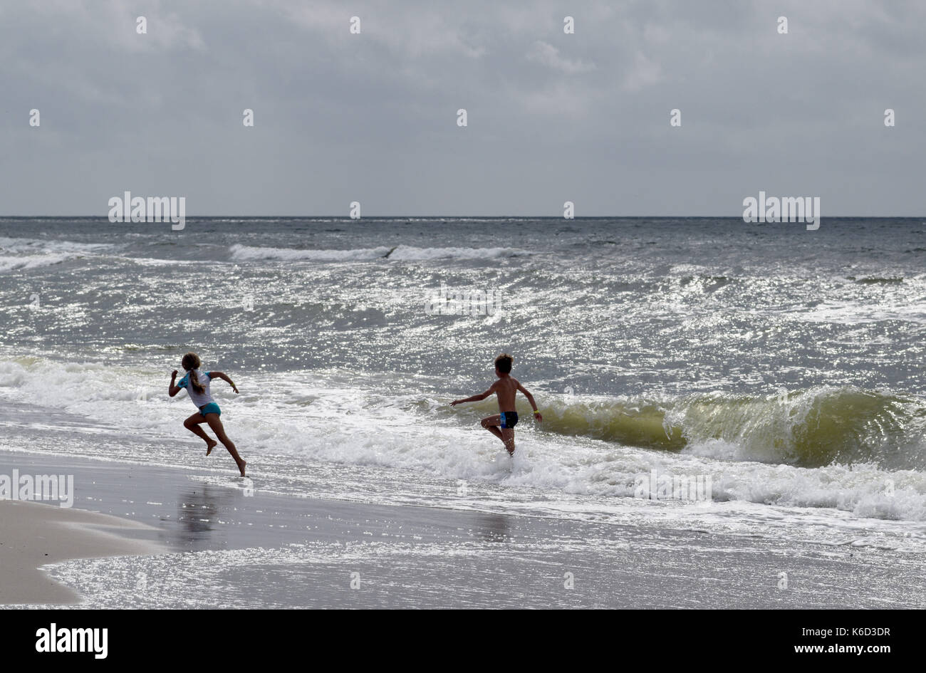 Henne Strand, Denmark. 18th Aug, 2017. Children enjoy the North See at ...