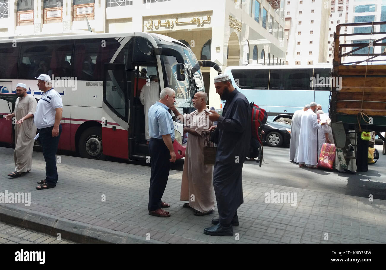 Medina, Medina, Saudi Arabia. 12th Sep, 2017. Muslim pilgrims load ...