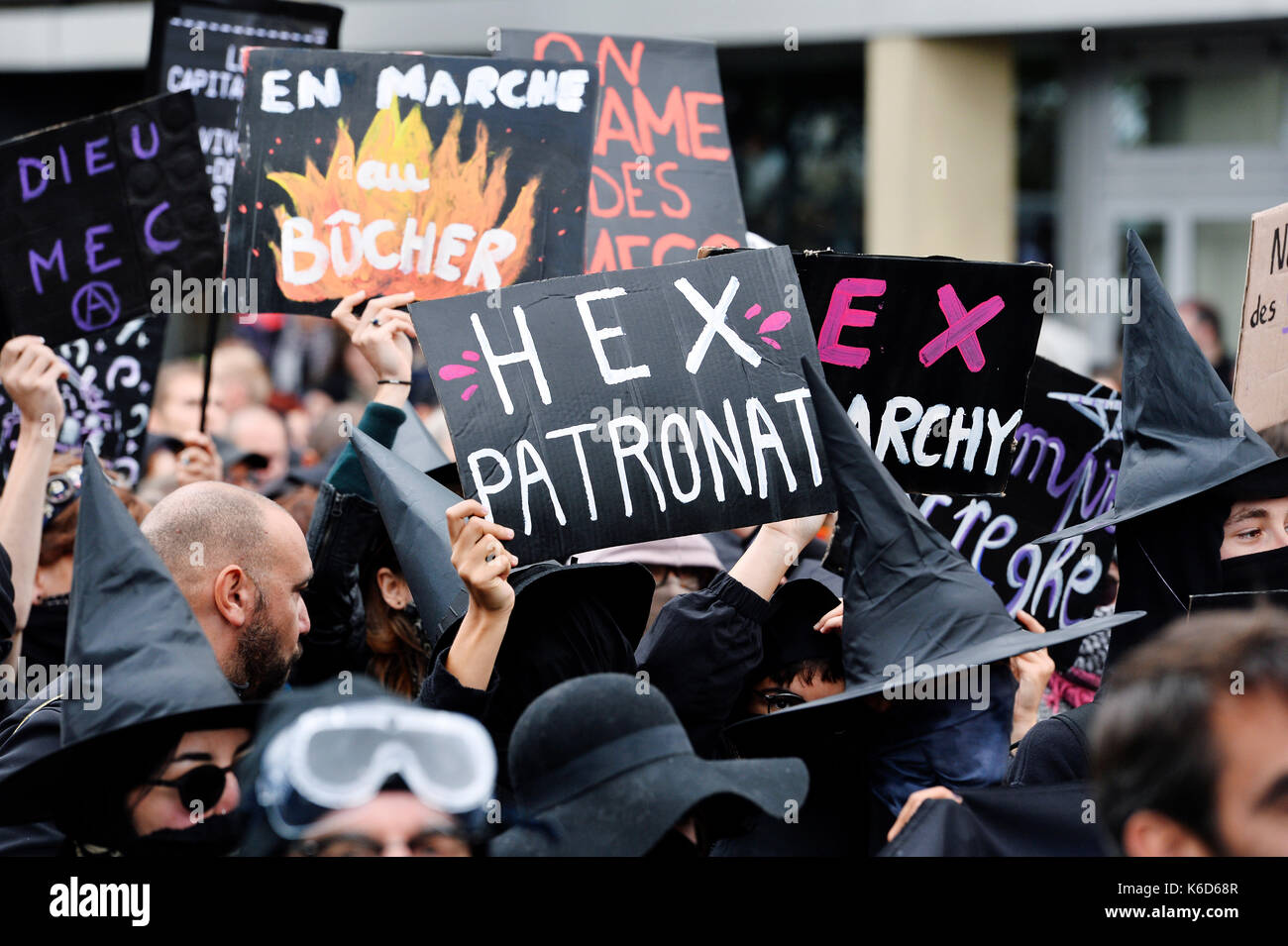 Black blocs france hi-res stock photography and images - Alamy