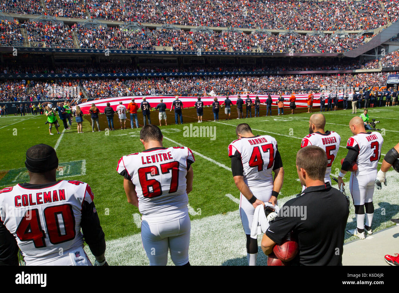 Nfl players national anthem hi-res stock photography and images - Alamy