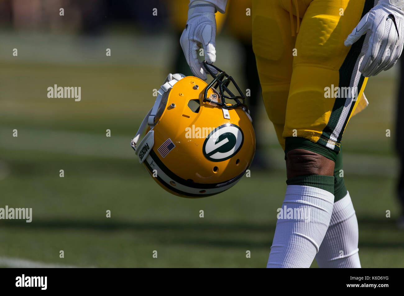 Green bay packers helmet hi-res stock photography and images - Alamy