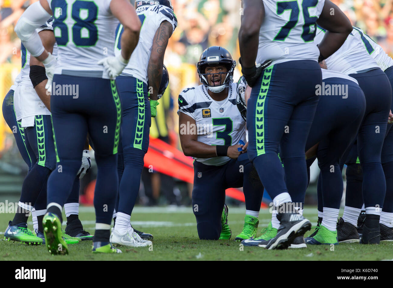 Seahawks huddle hi-res stock photography and images - Alamy