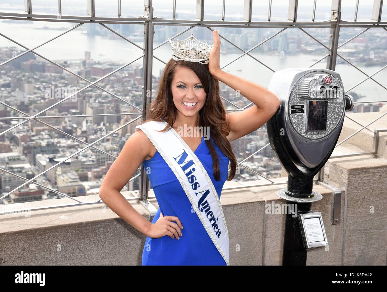 Miss america 2018 cara mund visits the empire state building hi-res ...