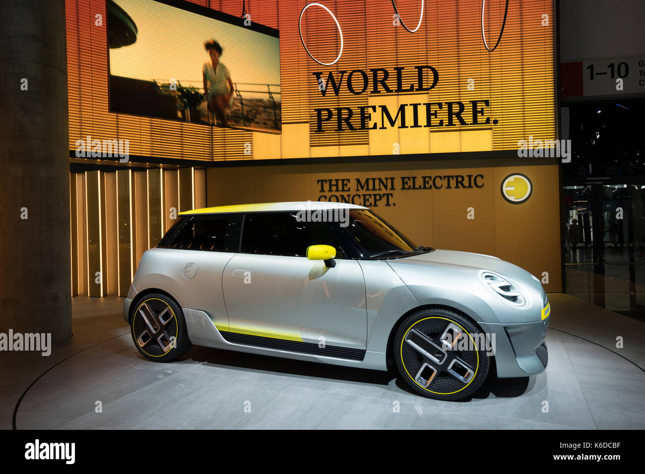 Mini worlds hi-res stock photography and images - Alamy