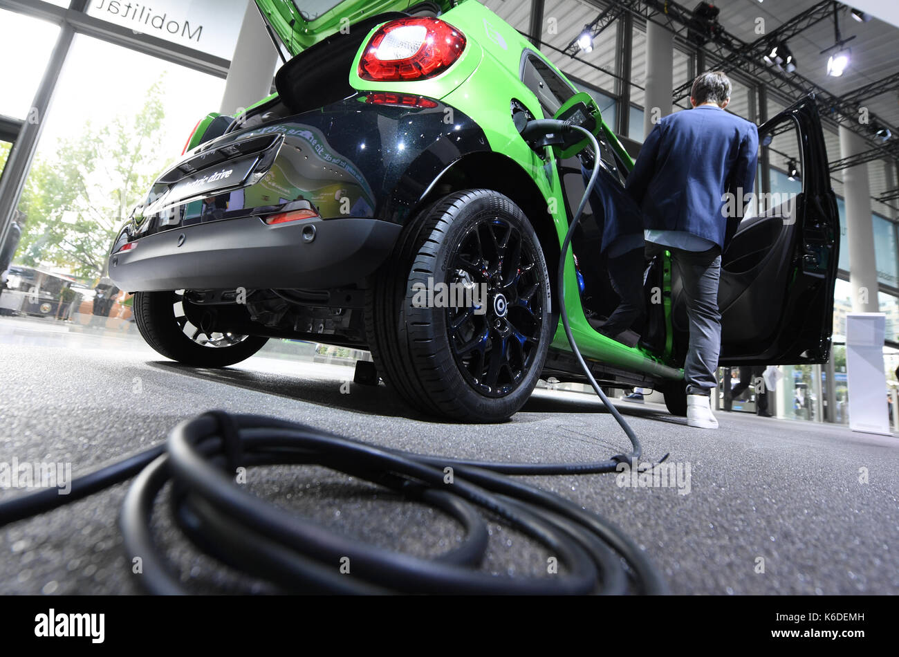 Newest electric vehicle hi-res stock photography and images - Alamy