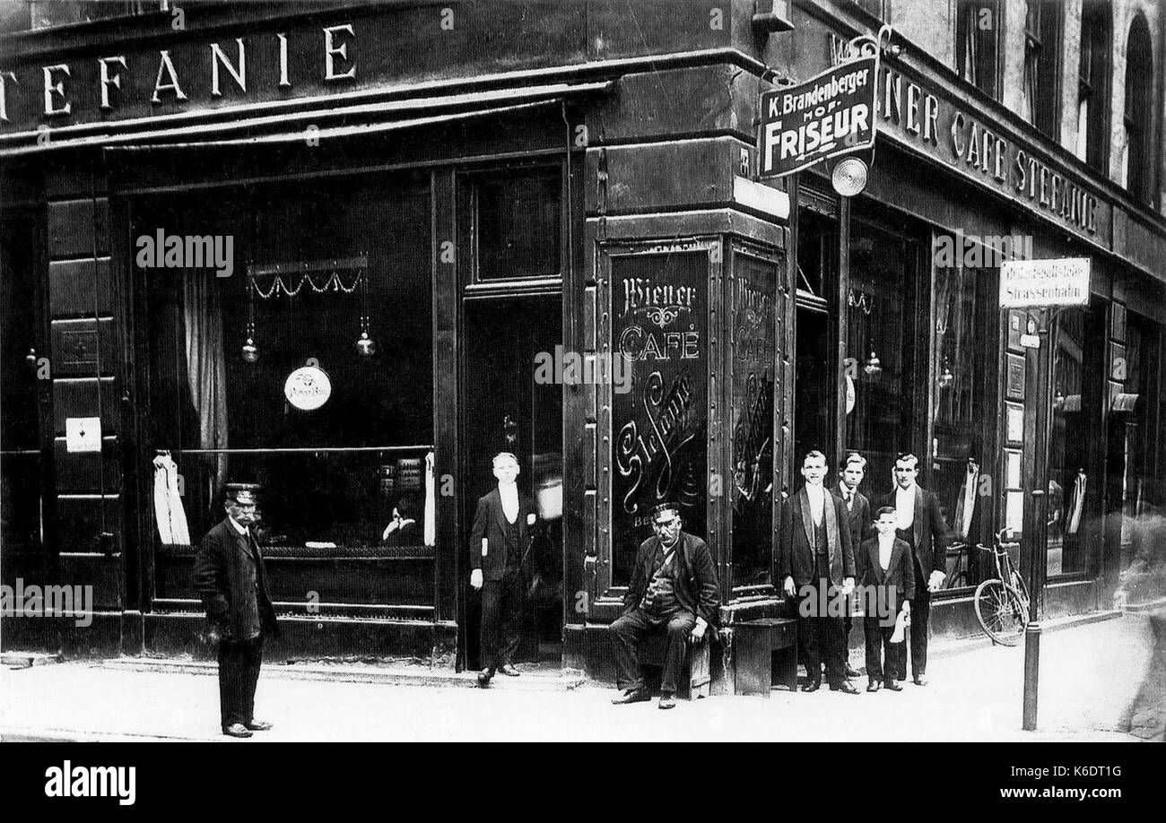 Cafe europe 1905 hi-res stock photography and images - Alamy