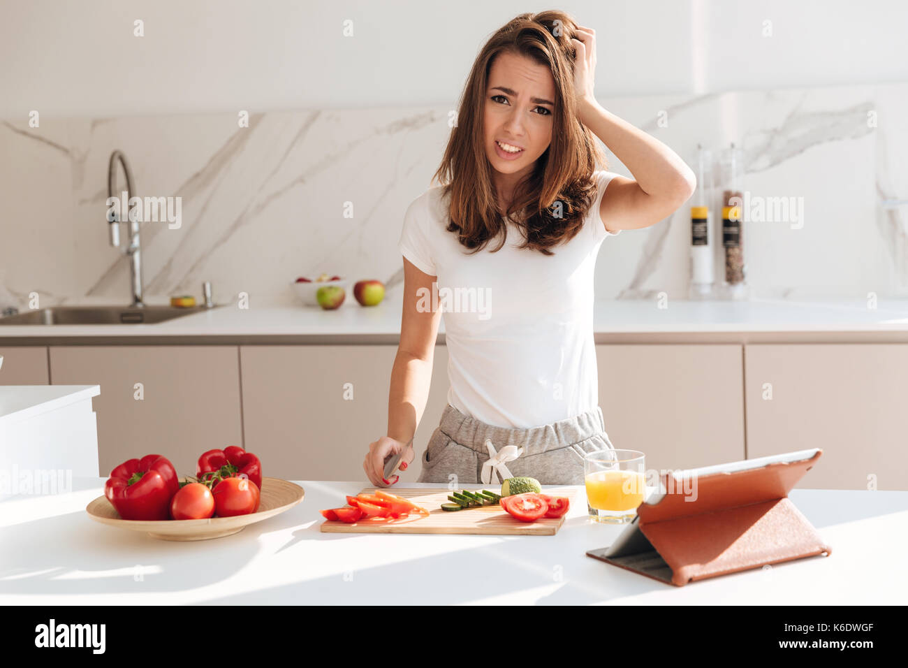 Confused woman cooking hi-res stock photography and images - Alamy