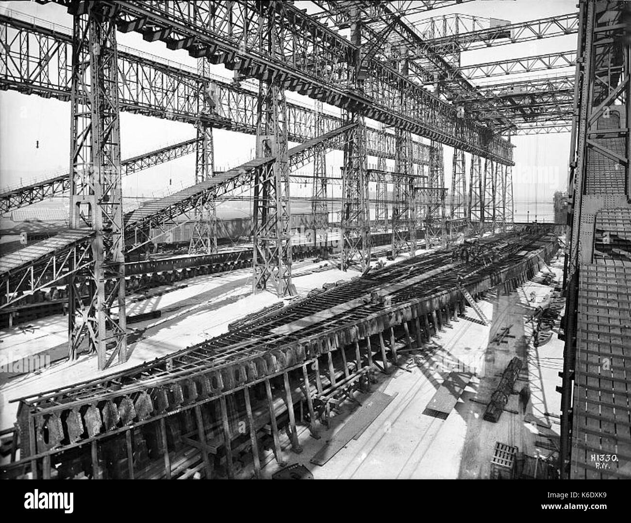 Construction of Titanic and Olympic Stock Photo - Alamy