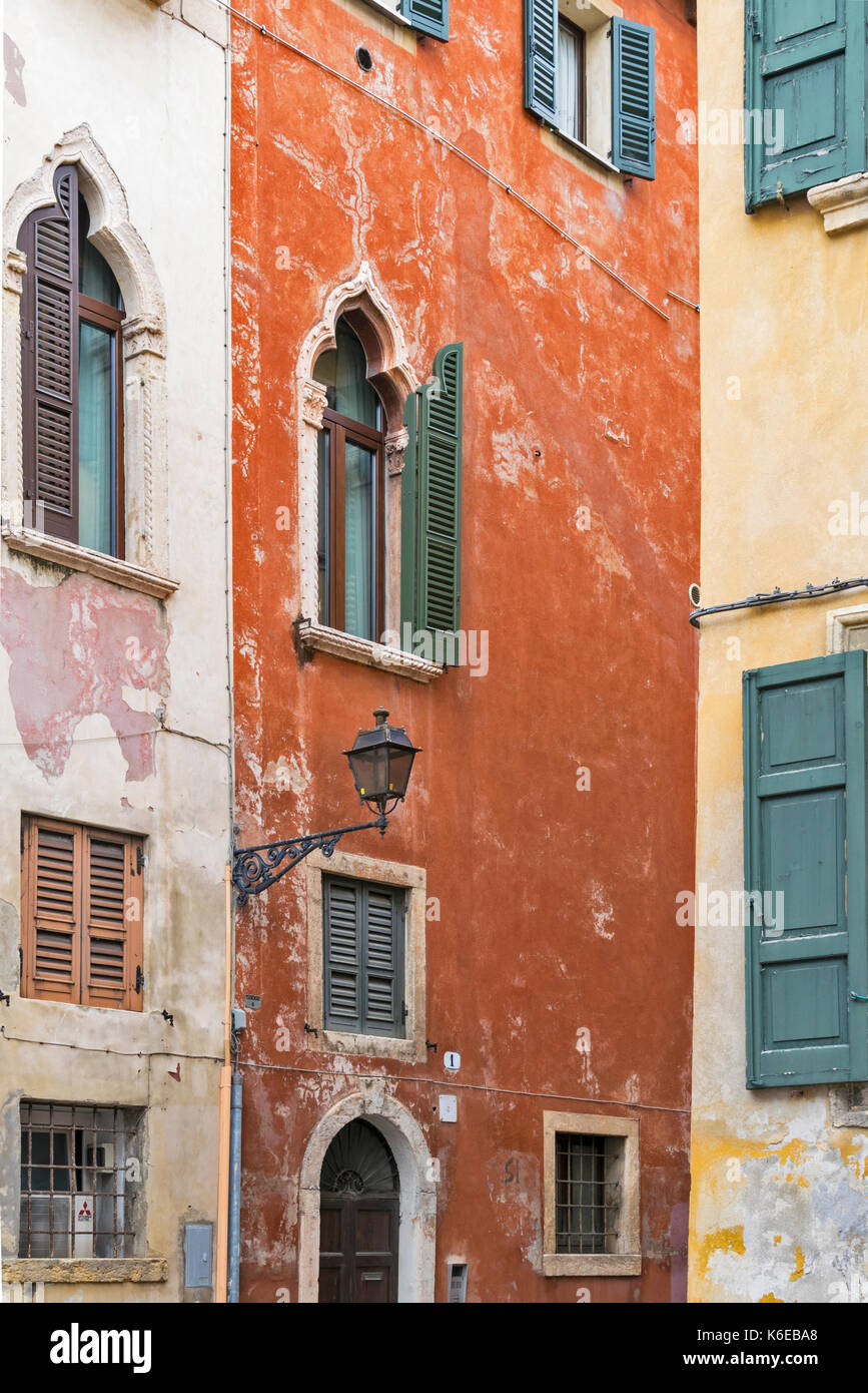 Old northern italian stone house hi-res stock photography and images ...
