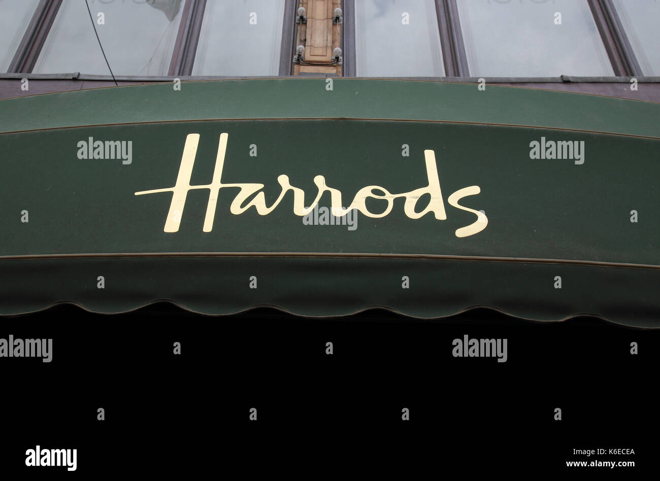 Harrods logo hi-res stock photography and images - Alamy