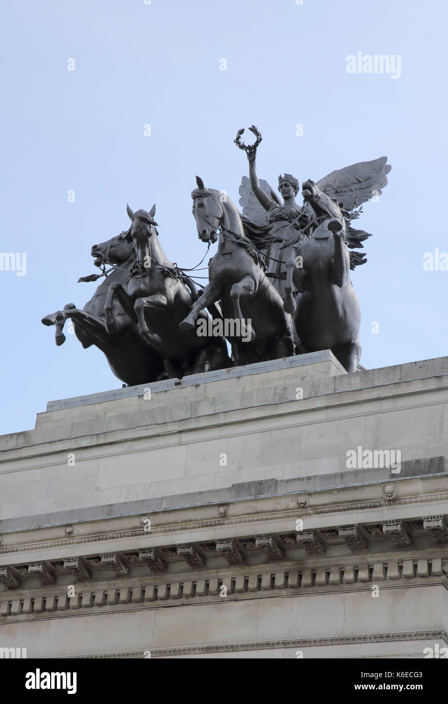 wellington arch at hyde park corner london Stock Photo - Alamy