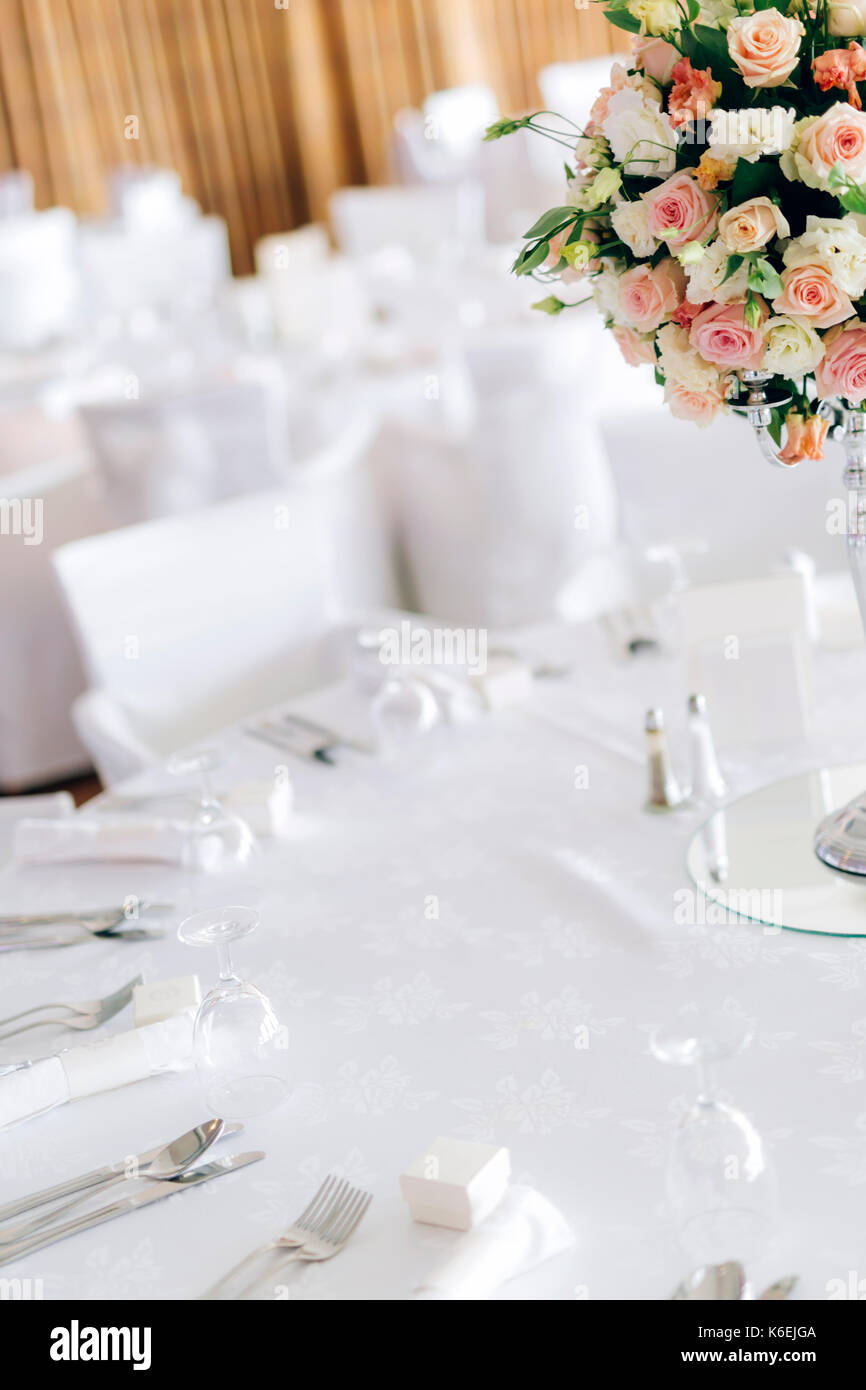 Beautiful banquet table hi-res stock photography and images - Alamy