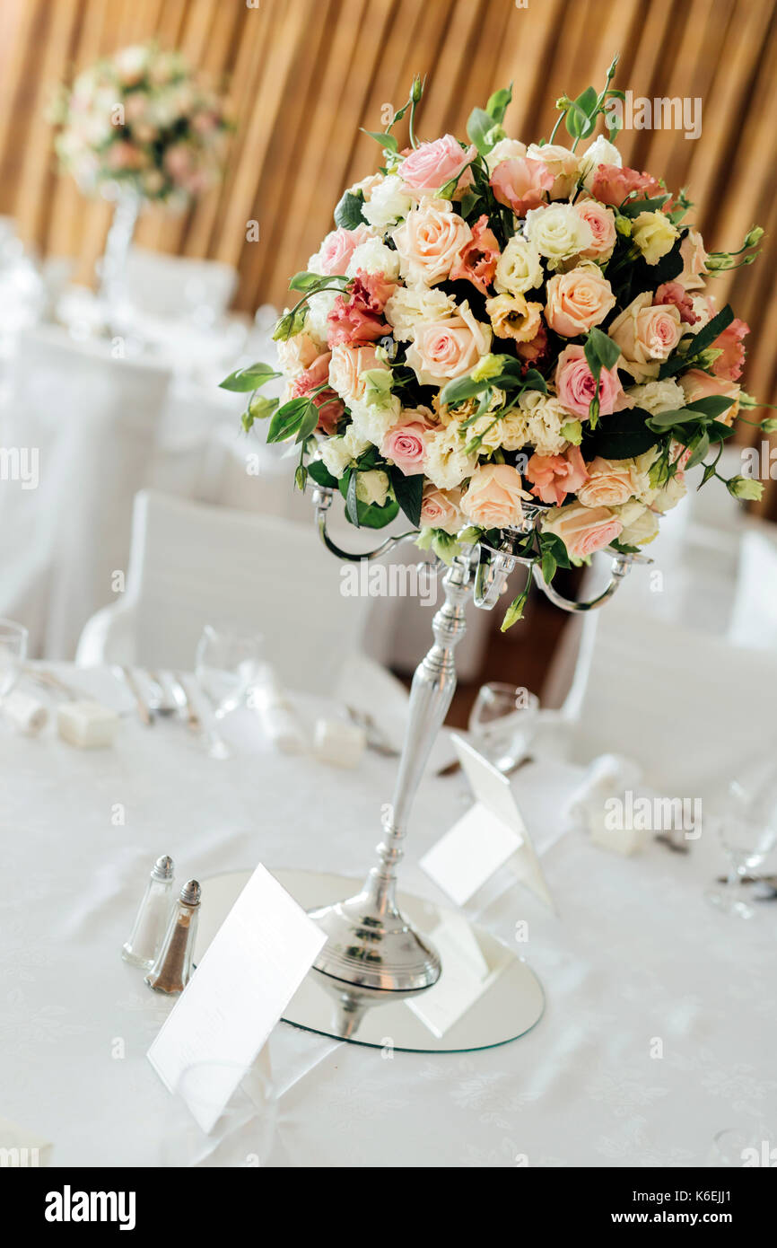 Beautiful wedding tables roses hi-res stock photography and images - Alamy