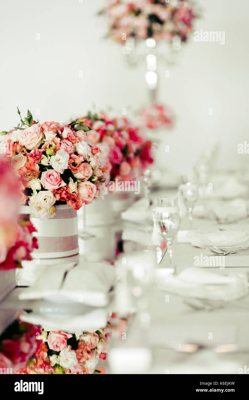 Beautiful wedding table arrangement Stock Photo - Alamy