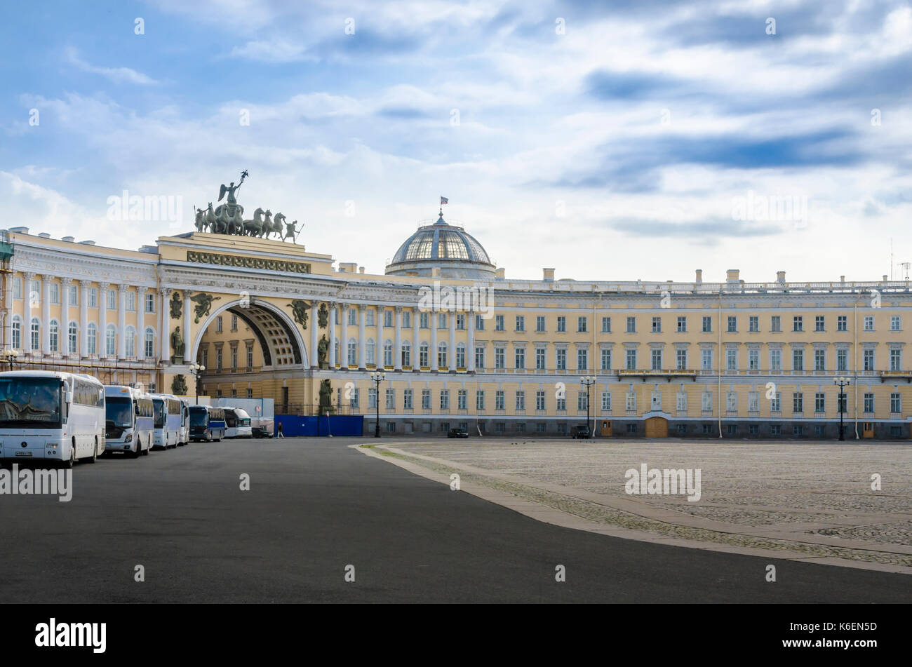 General Staff building in Palace Square, St Petersburg, Russia Stock ...