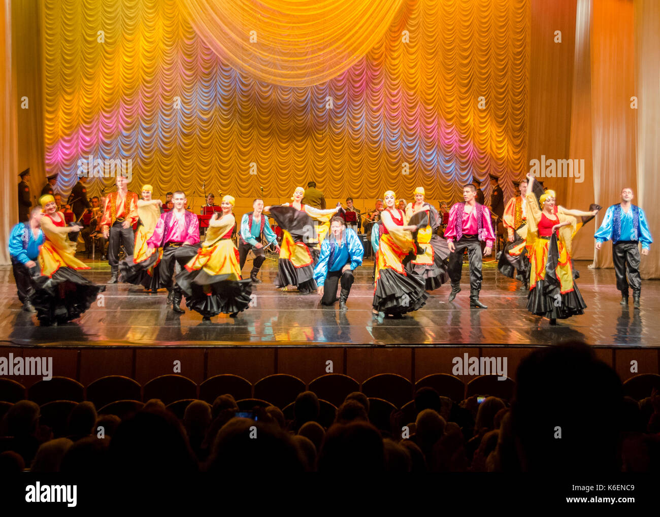 Russian folk dance on stage hi-res stock photography and images - Alamy