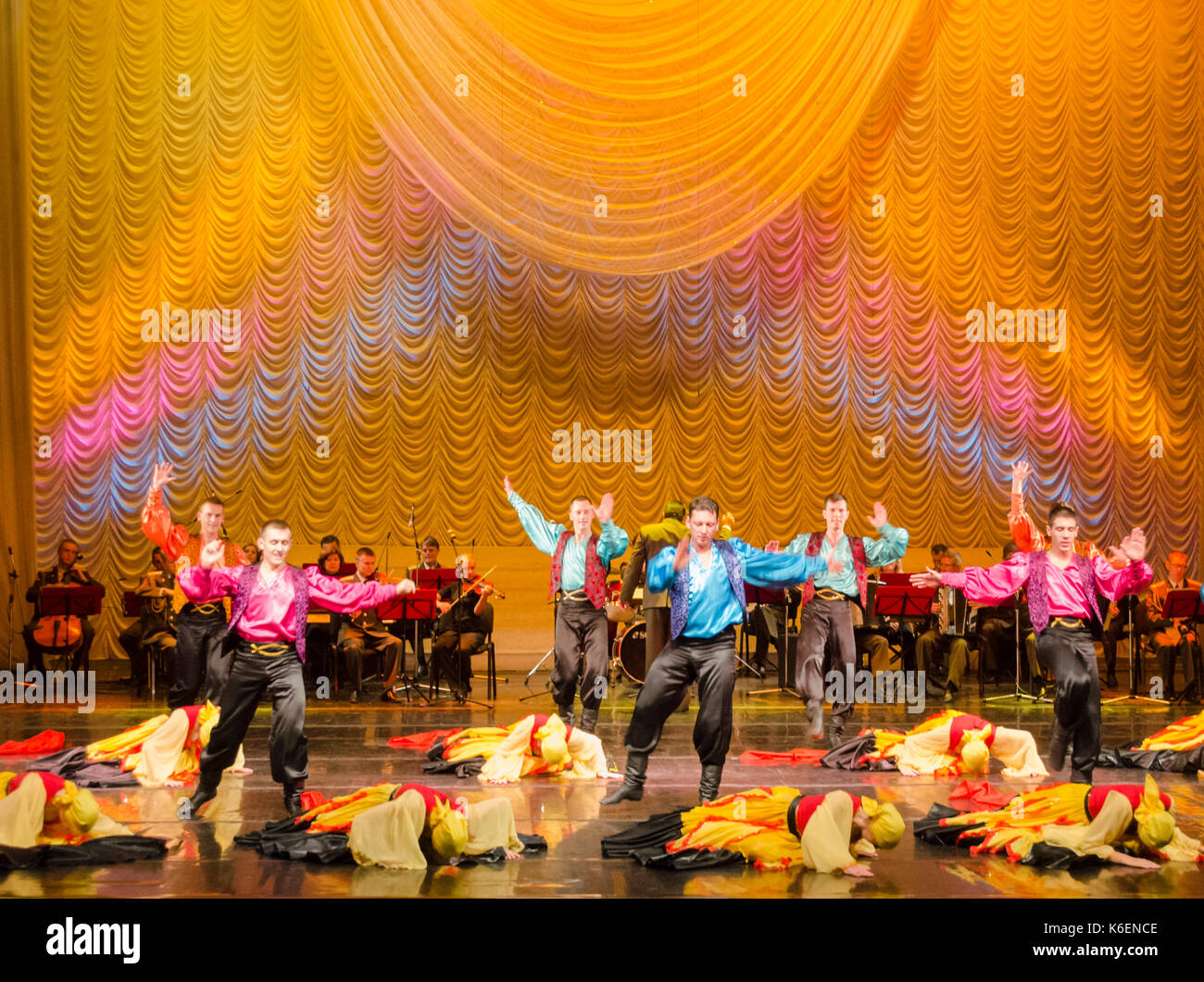 Russian folk men women in hi-res stock photography and images - Alamy