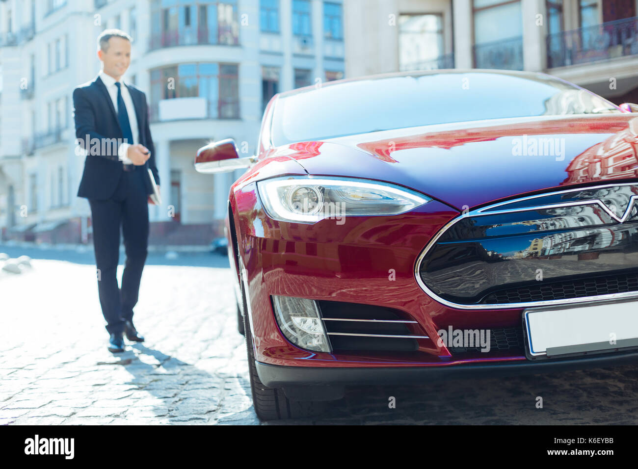 Single approaching car hi-res stock photography and images - Alamy