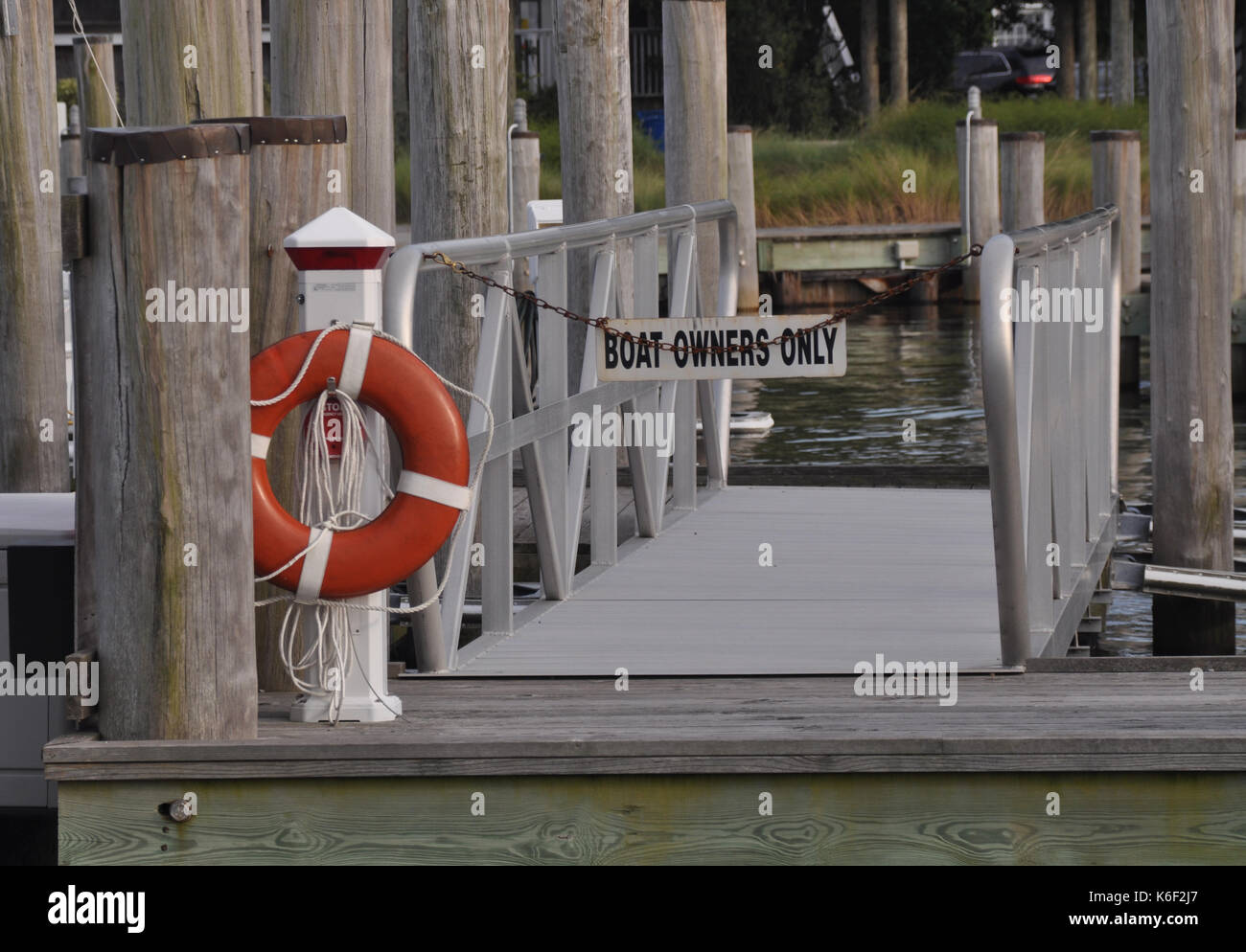 Private dock boat owners only sign hi-res stock photography and images ...