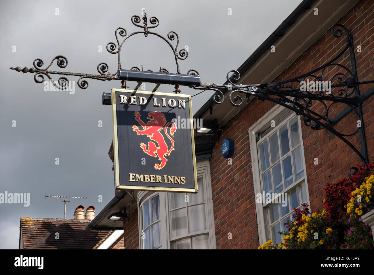 Pub sign - The Red Lion - in Lindfield, West Sussex Stock Photo - Alamy