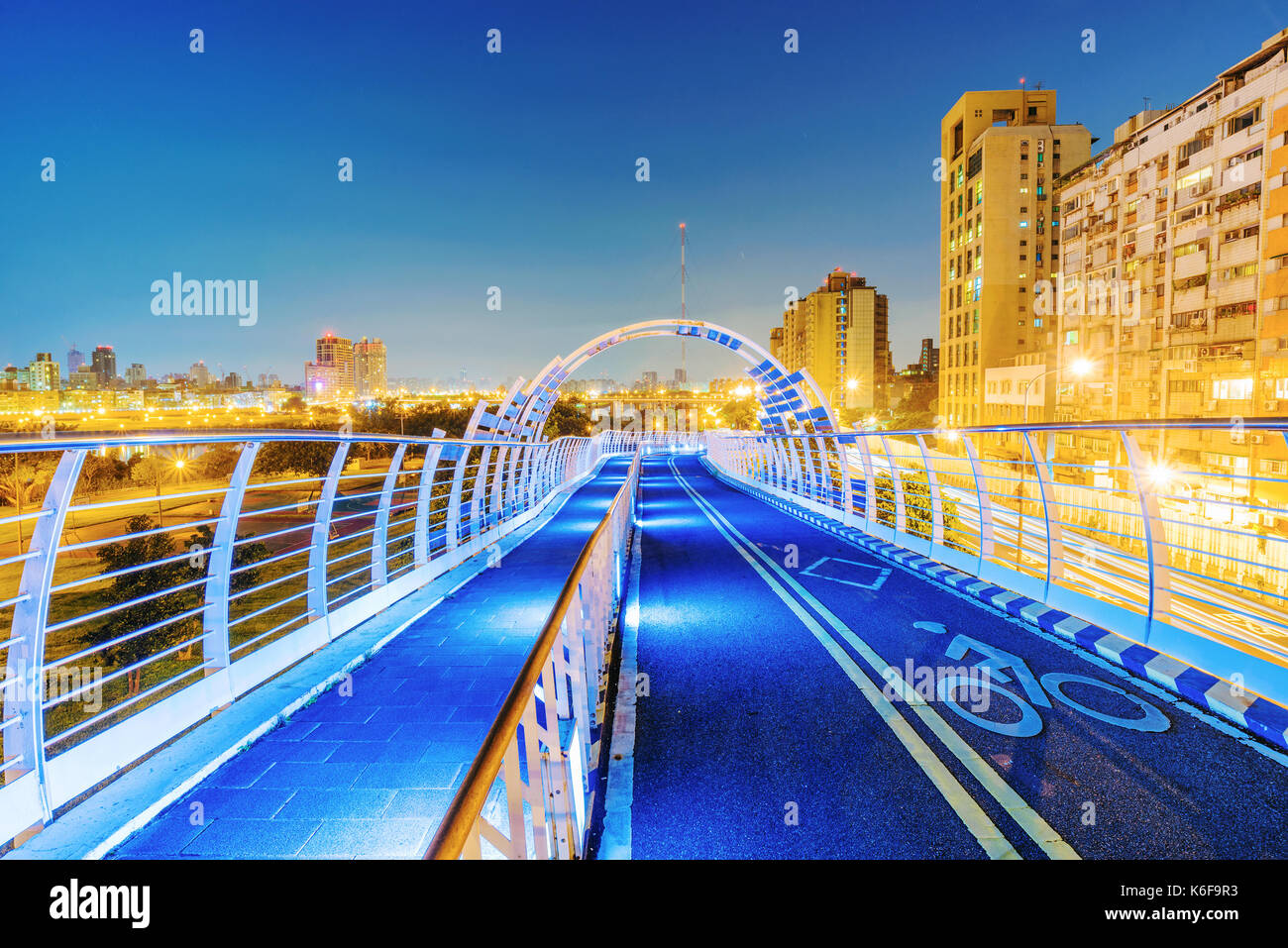 Bridge over Guting riverside park in Taipei at night Stock Photo - Alamy