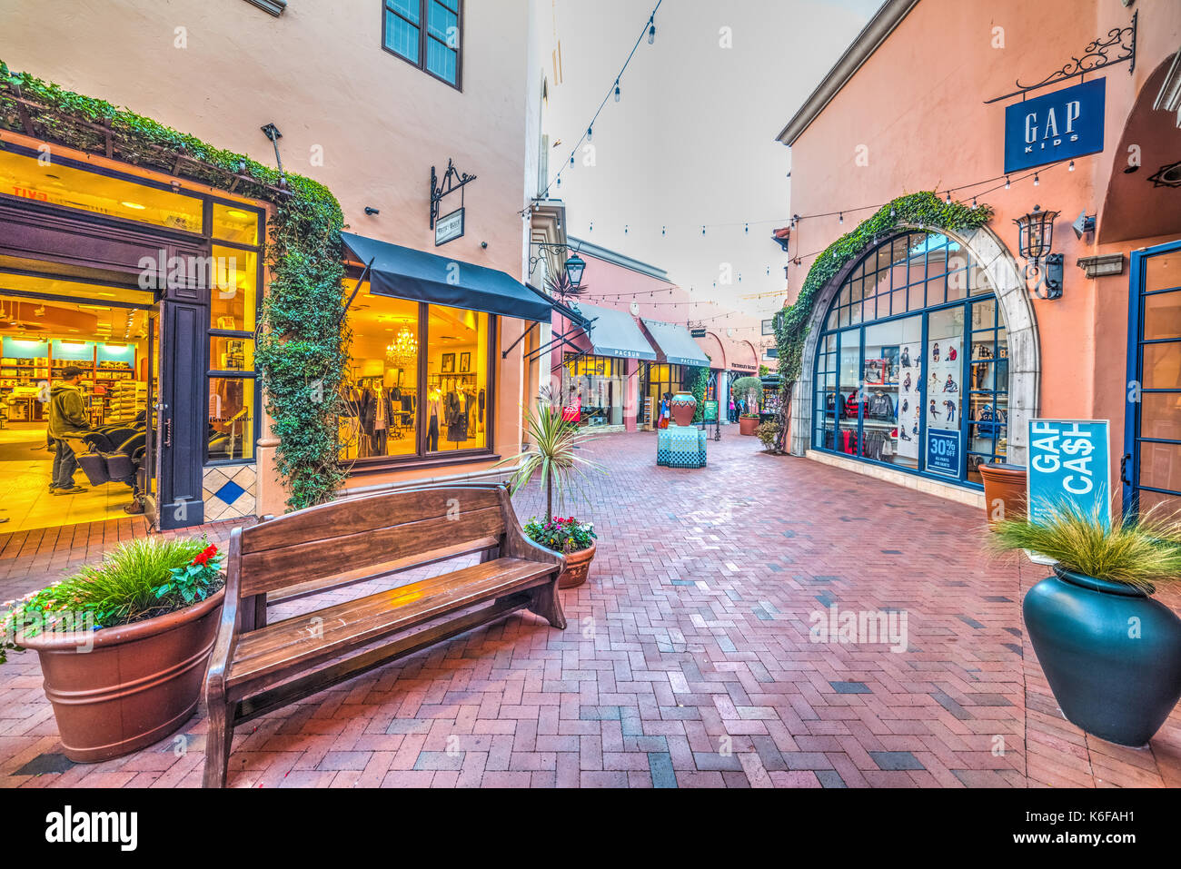 Paseo nuevo santa barbara hi-res stock photography and images - Alamy