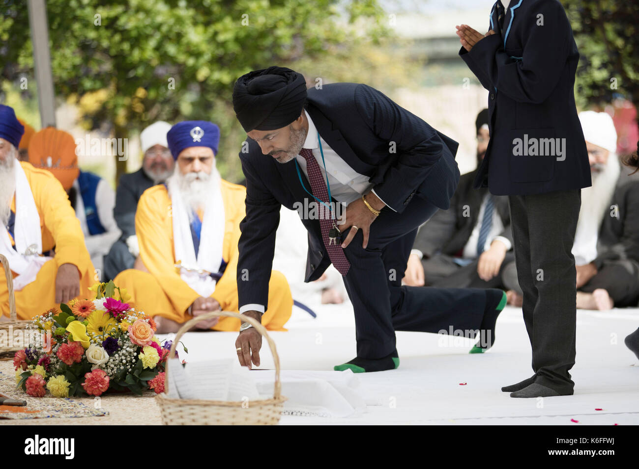 A man pays his respects as the 120th Anniversary of the battle of ...