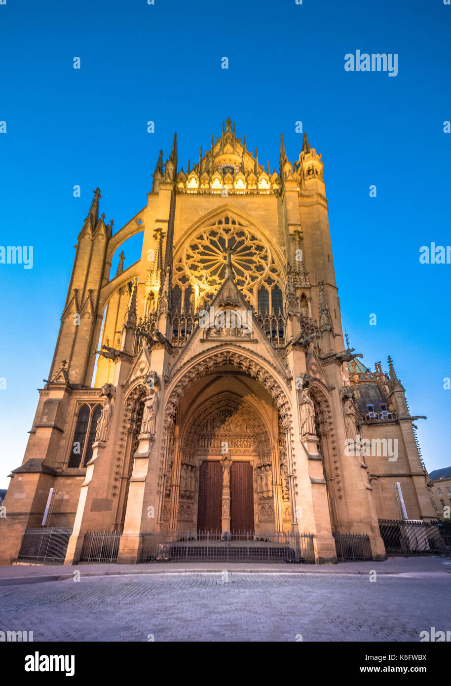 Metz cathedral gothic facade hi-res stock photography and images - Alamy