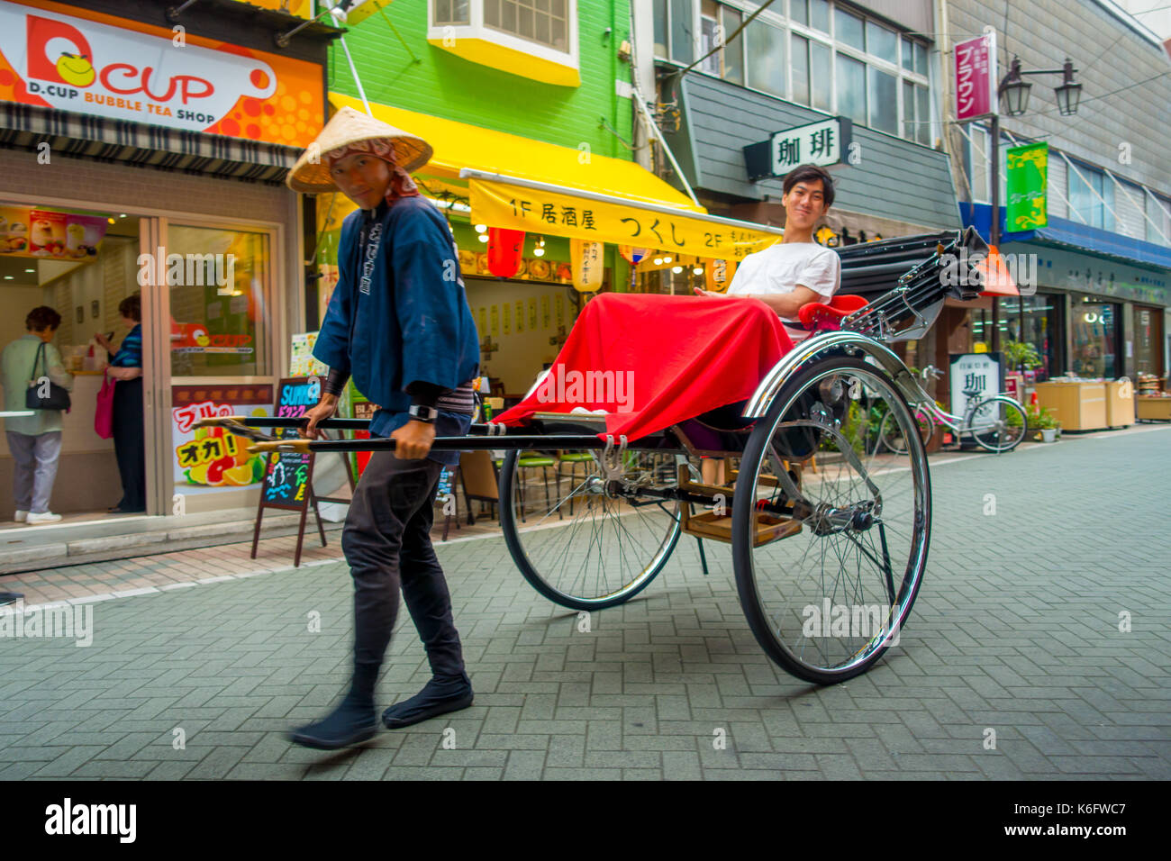 Rickshaw tourists tokyo japan hi-res stock photography and images - Alamy