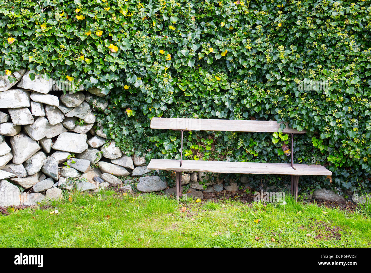 Dry stone wall seat or bench hi-res stock photography and images - Alamy