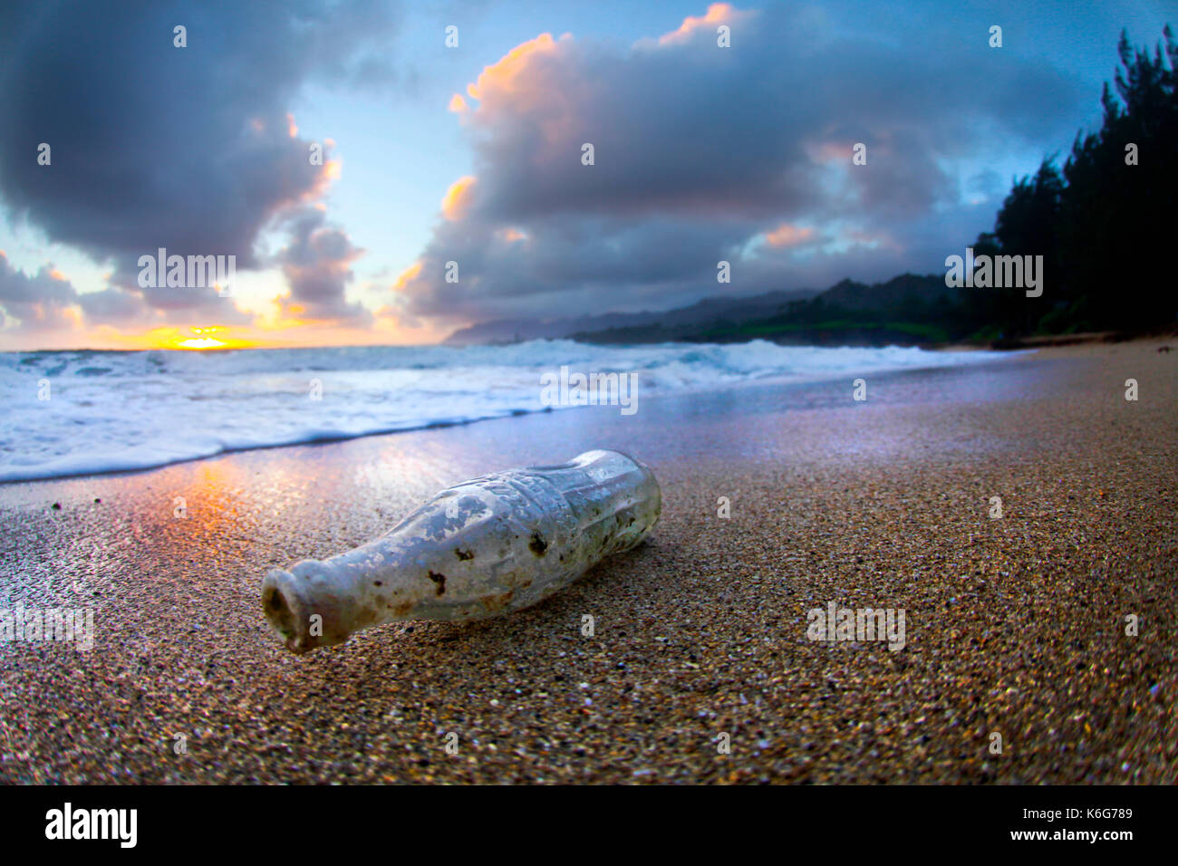 Hawaii Beach Pollution Stock Photos & Hawaii Beach Pollution Stock ...