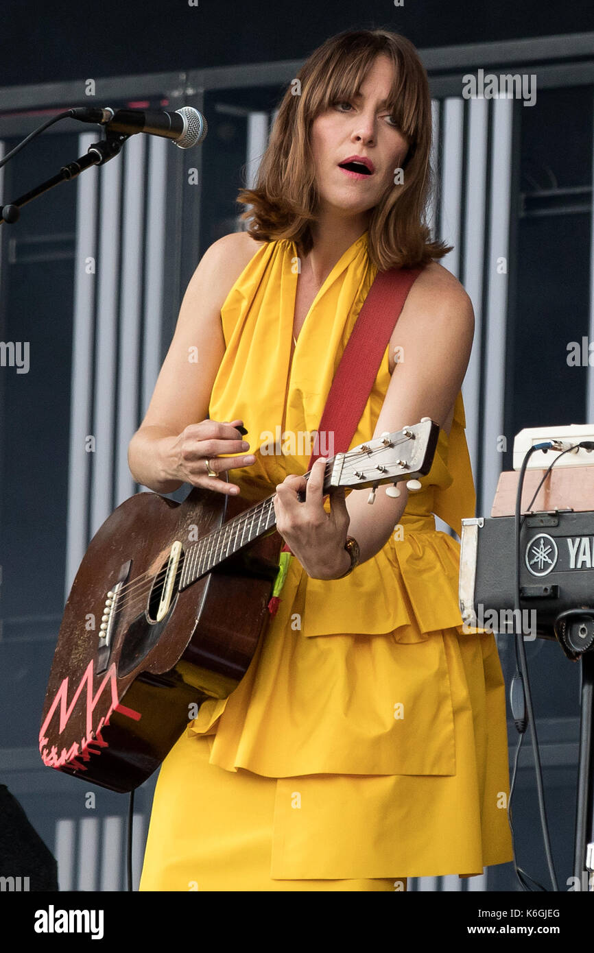 Leslie feist hi-res stock photography and images - Alamy