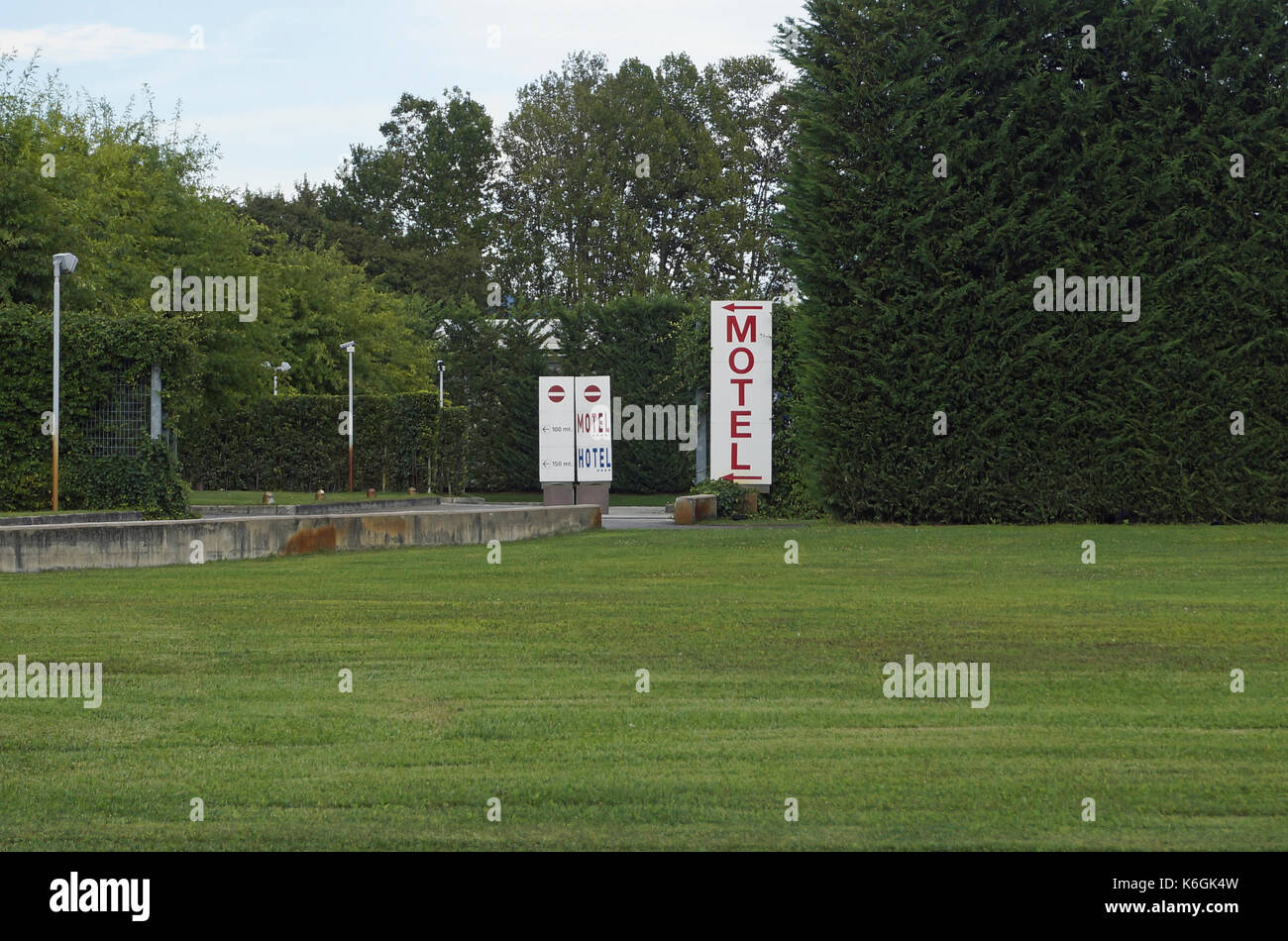 Motel billboard hi-res stock photography and images - Alamy