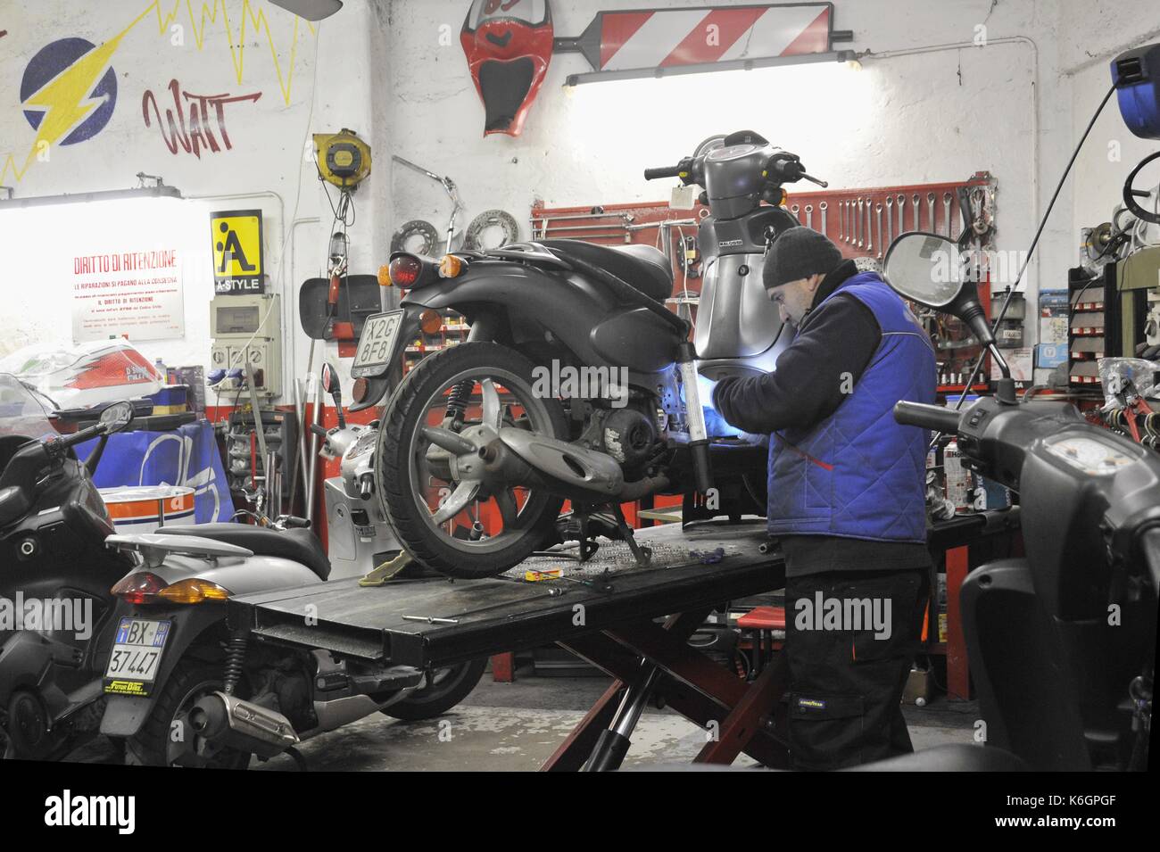 Mechanic servicing scooter hi-res stock photography and images - Alamy