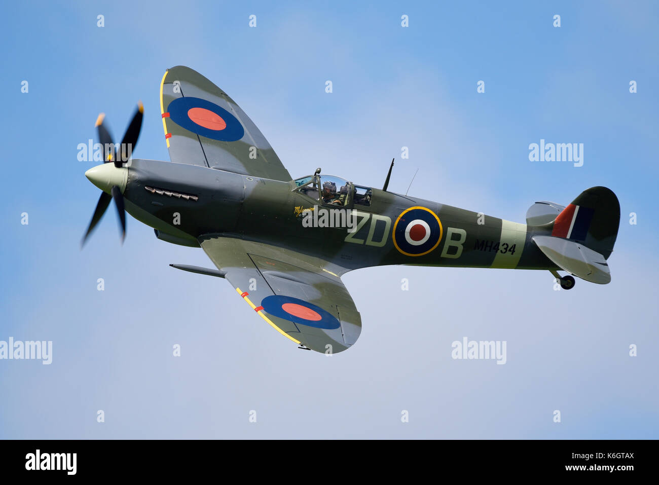 Supermarine Spitfire IX MH434 flying at the Goodwood Revival 2017 ...