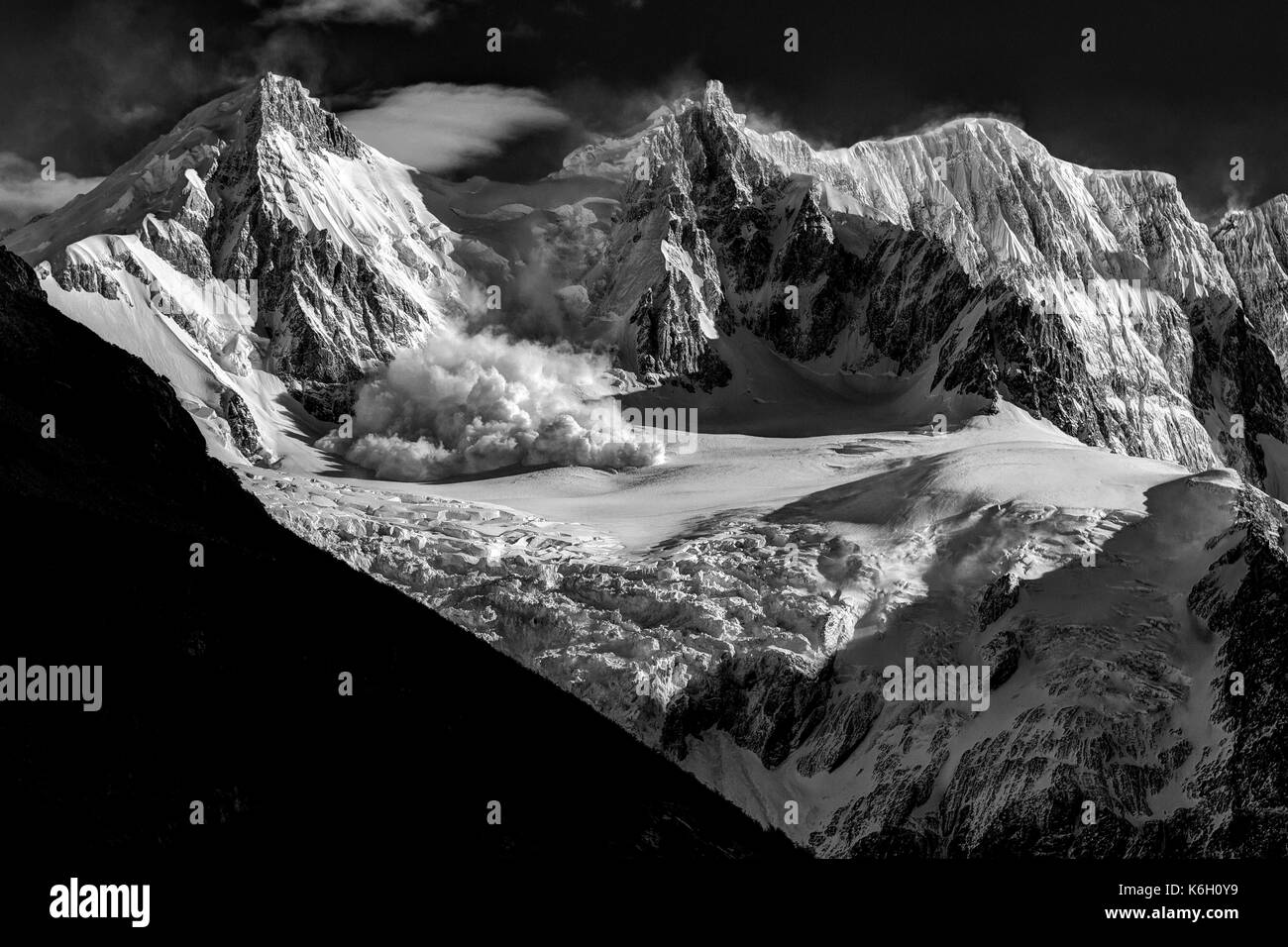 Snow Avalanche Wallpaper