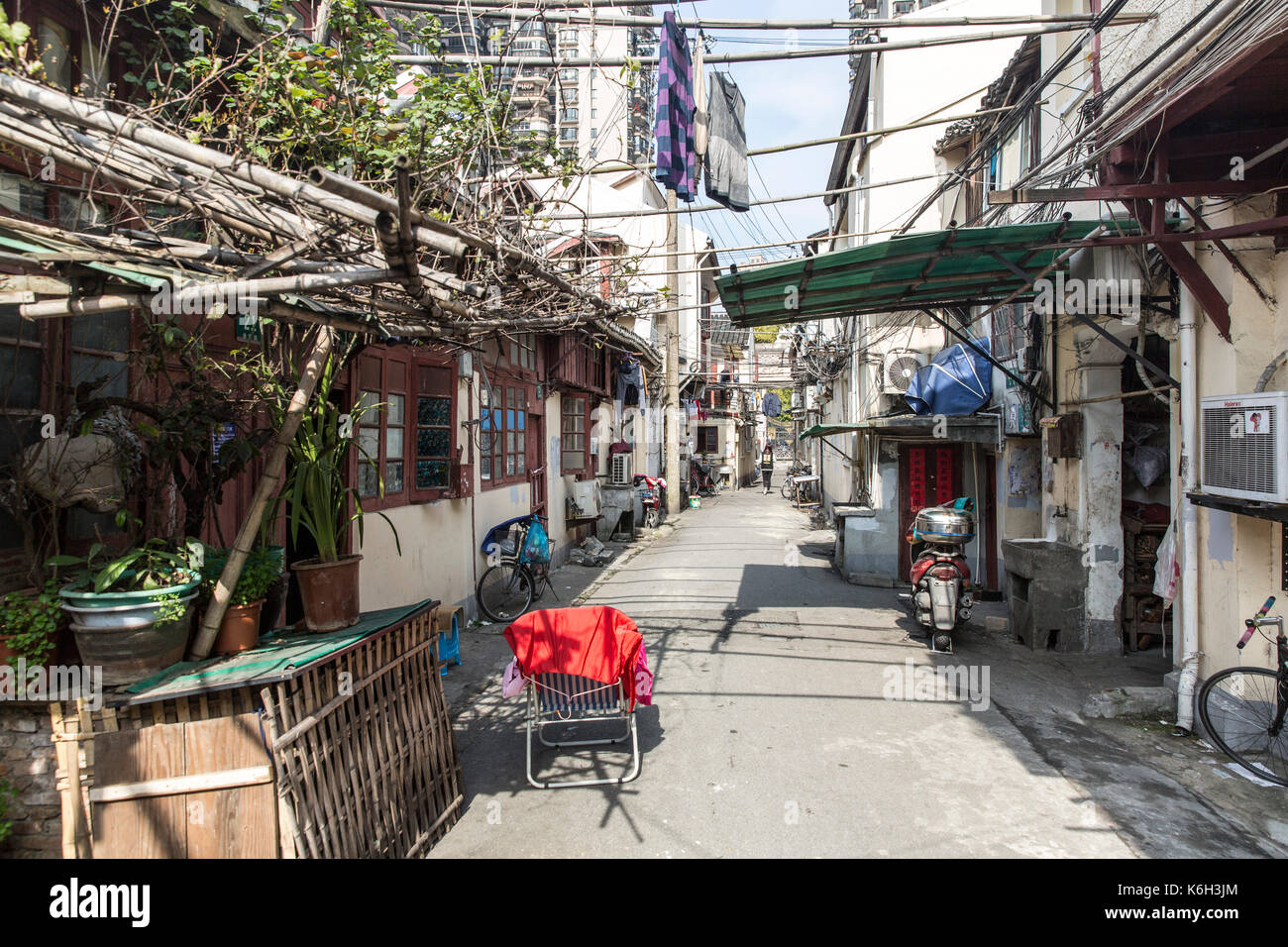 Shanghai slum hi-res stock photography and images - Alamy