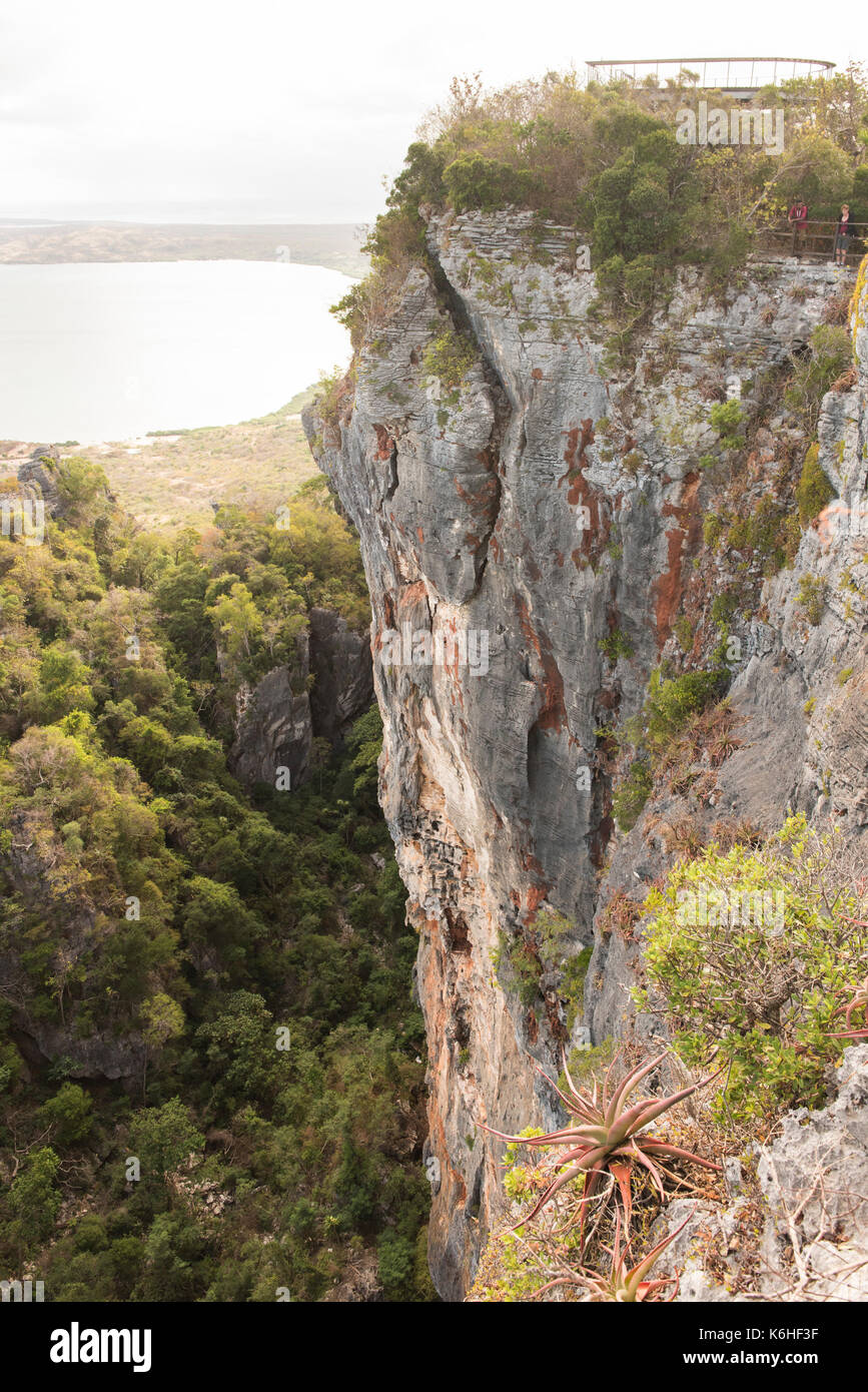 Viewpoint on the cliff of French Mountain overlooking Diego Suarez Bay ...