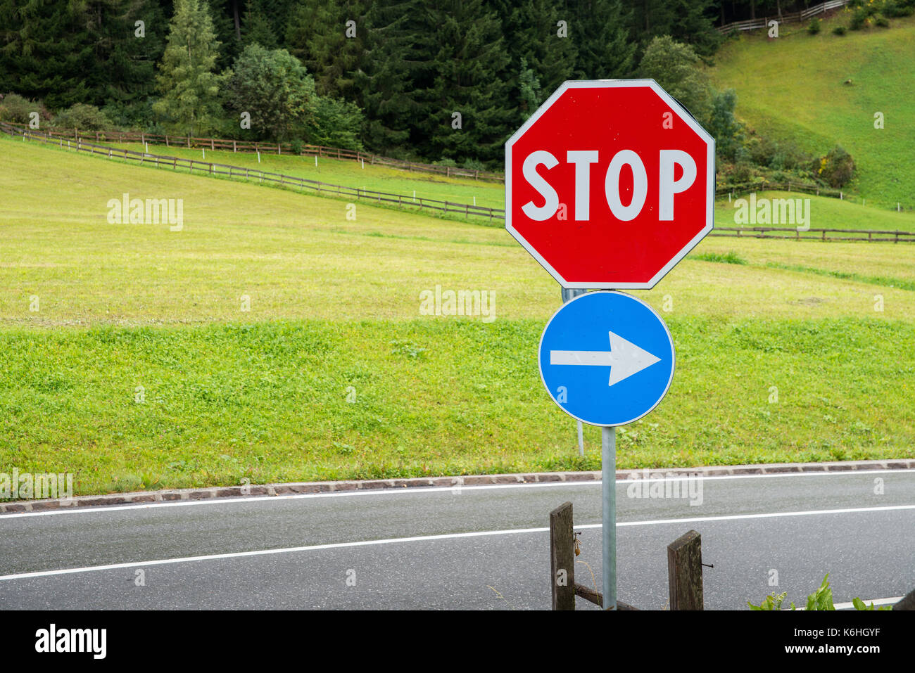Car at stop sign hi-res stock photography and images - Alamy