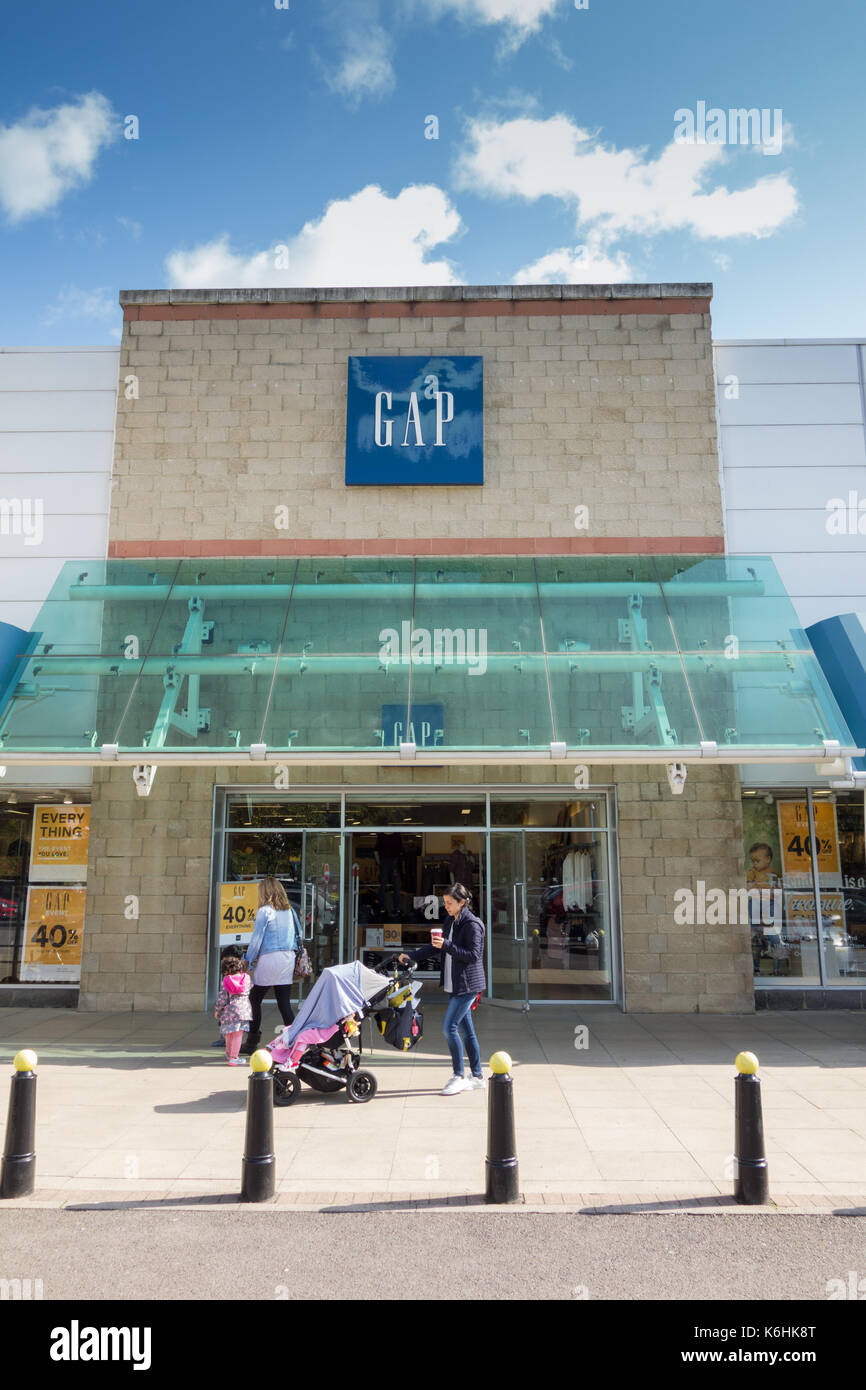 Gap retail shops hi-res stock photography and images - Alamy