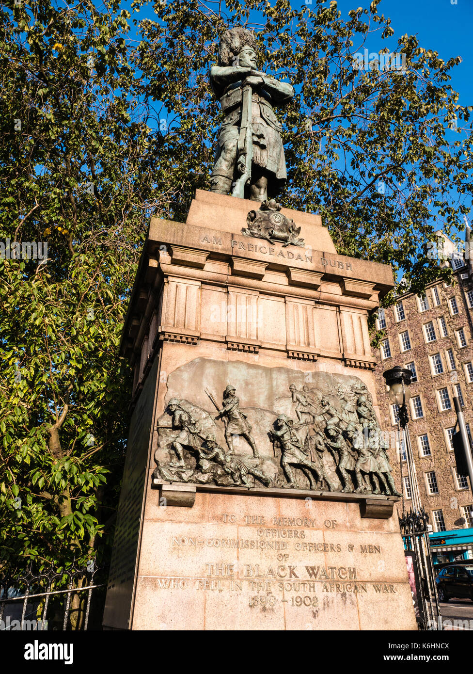 Black watch statue hi-res stock photography and images - Alamy
