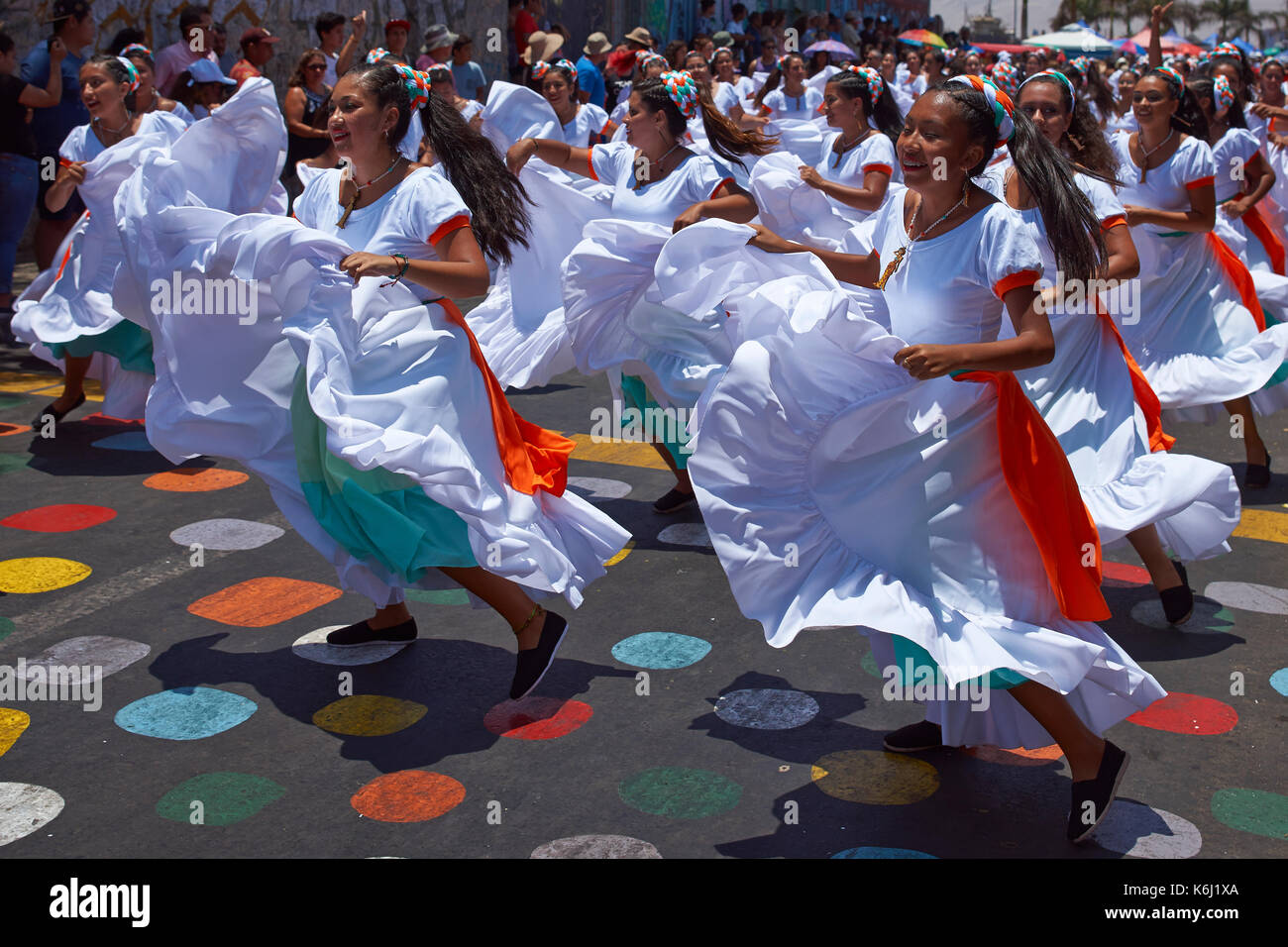 Group of dancers of Africa descent (Afrodescendiente) performing at the ...