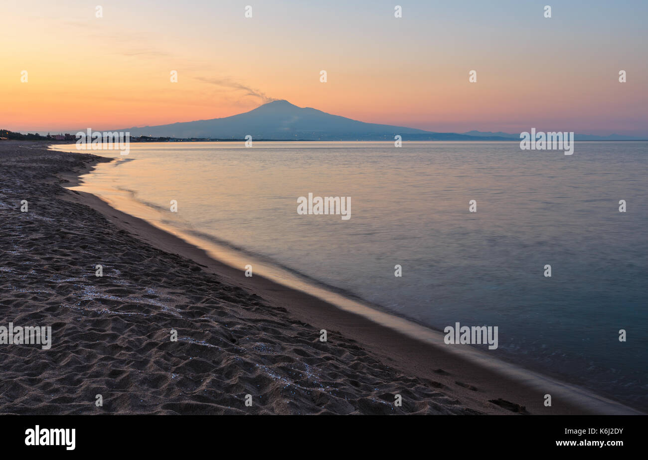 Beautiful sunset twilight on Agnone Bagni sea beach with smoky Etna ...
