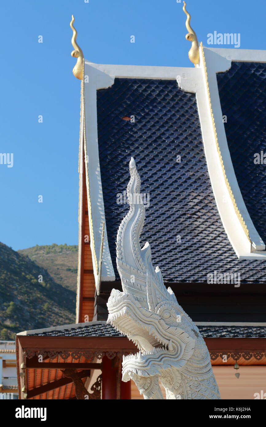 Dragon sculpture in front of building of Asian style Stock Photo - Alamy