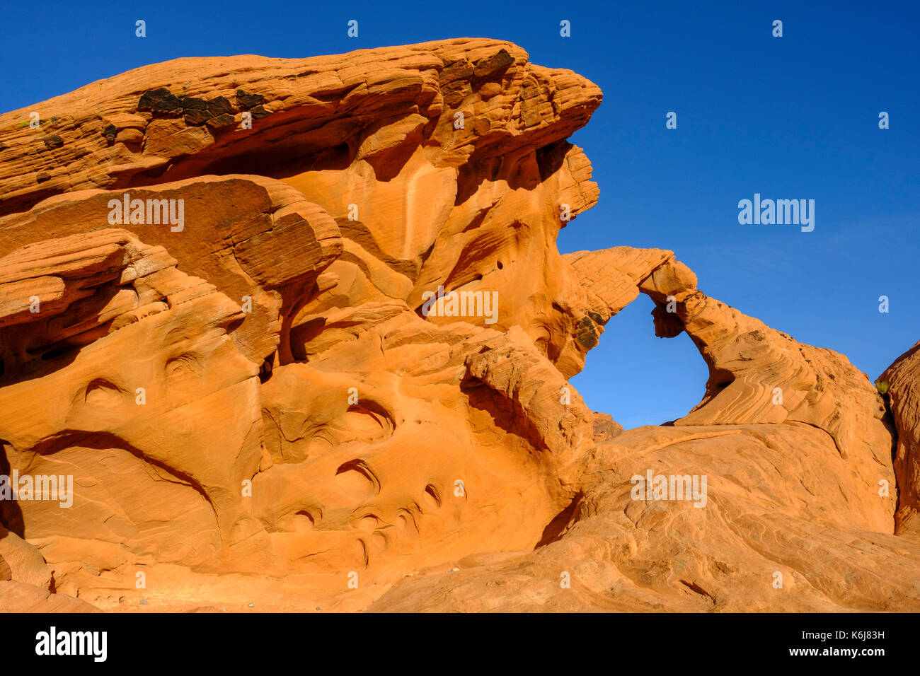 Arch in desert hi-res stock photography and images - Alamy